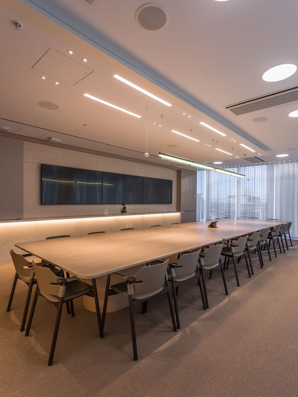 Shade Factor frames a beautiful harbour view | IndesignLive