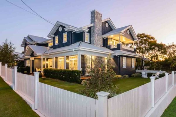 Corner Block House Design: 6 Plans for Building on a Corner Lot