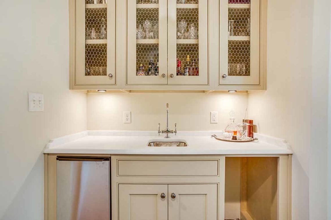 10 Best Butler's Pantry Ideas, Layouts & Designs