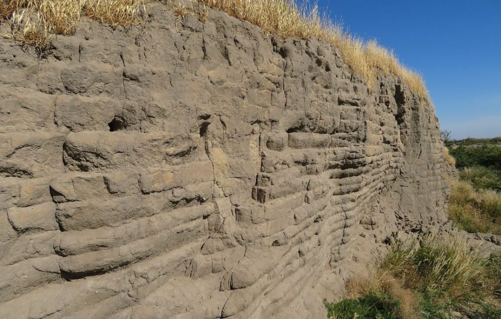 Rammed Earth Wall & House: Construction, Cost, Pros & Cons | IndesignLive