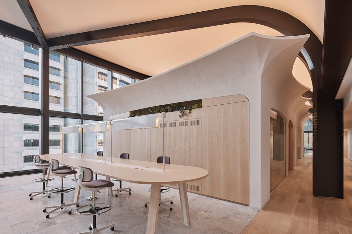 The Crown and the Canopy - Hammond Studio | IndesignLive