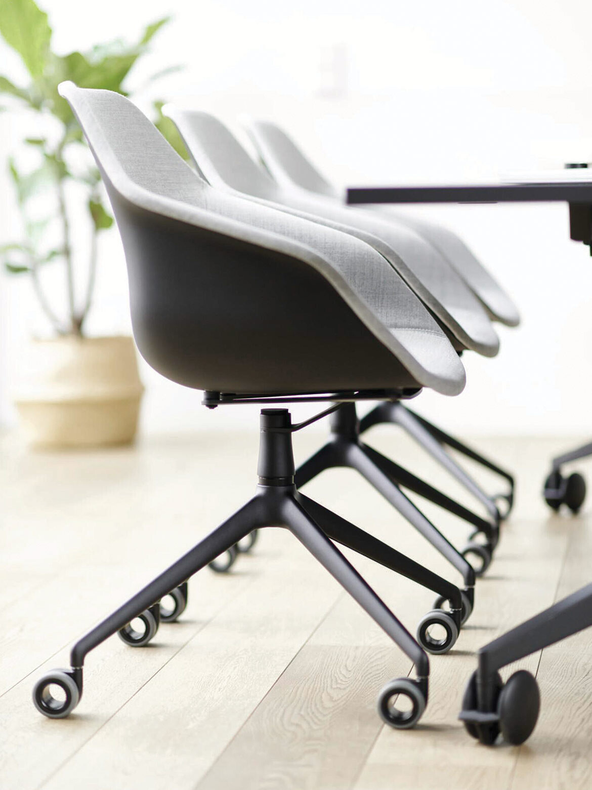 Wilkhahn - Yonda Chair | IndesignLive