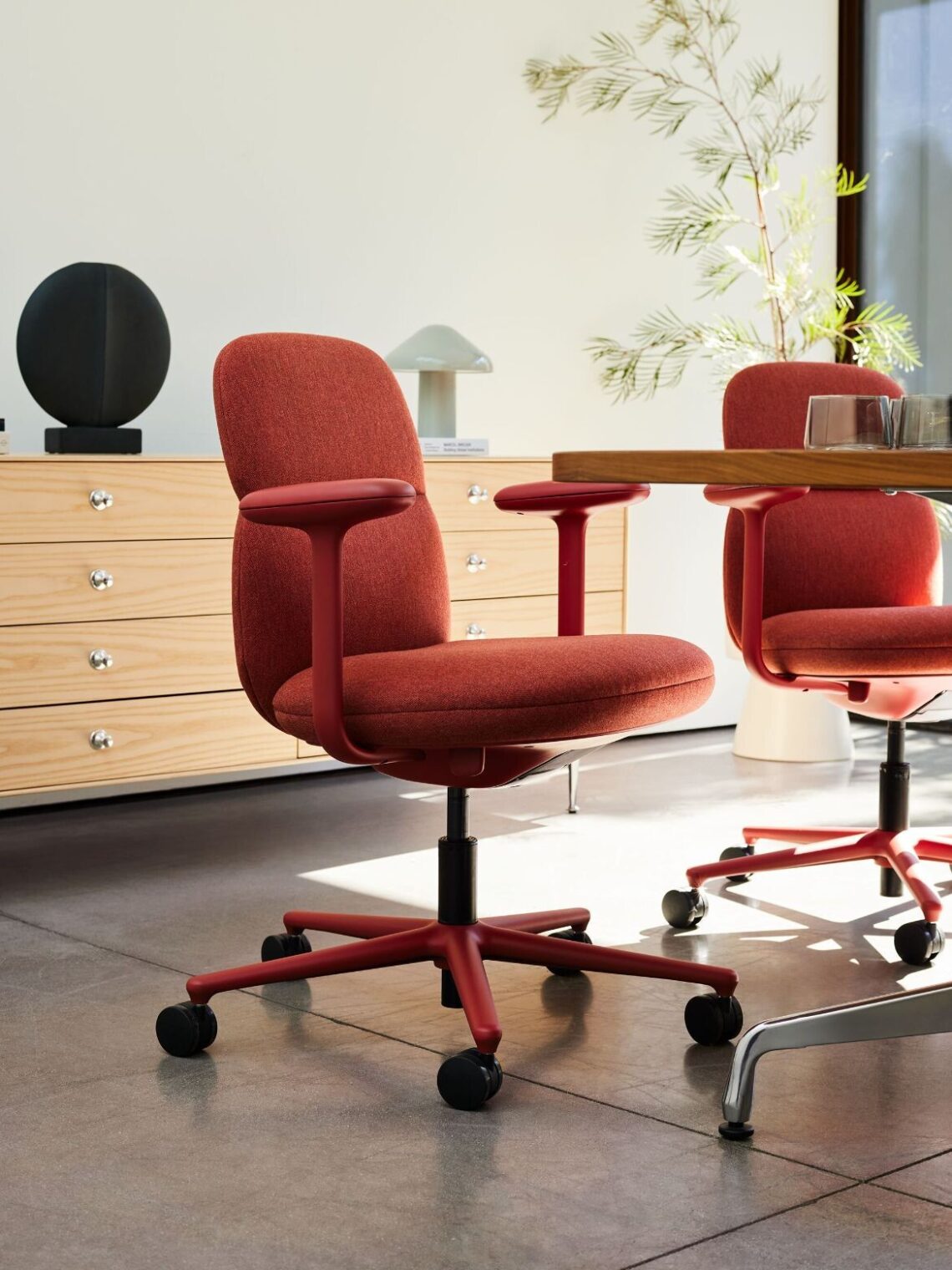Asari chair by Naoto Fukusawa for Herman Miller ensures comfort and ...