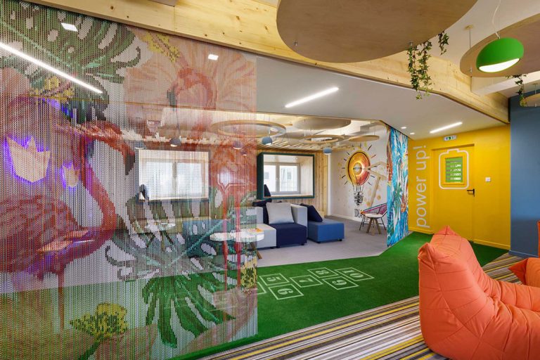 The function and charm of Kriskadecor’s chain link solutions | IndesignLive