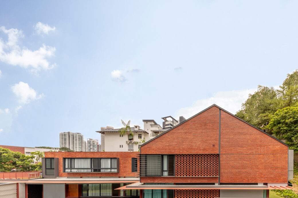 Complex Bonds: The Brick House by RT+Q Architects | Indesign Live ...