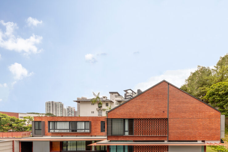 Complex Bonds: The Brick House by RT+Q Architects | Indesign Live ...
